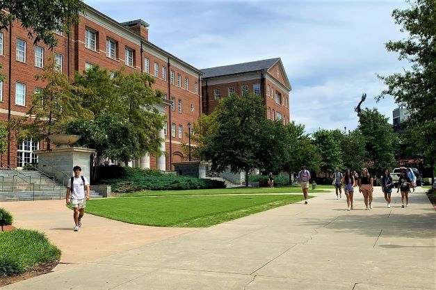 South Plaza Lawn | UGA Libraries